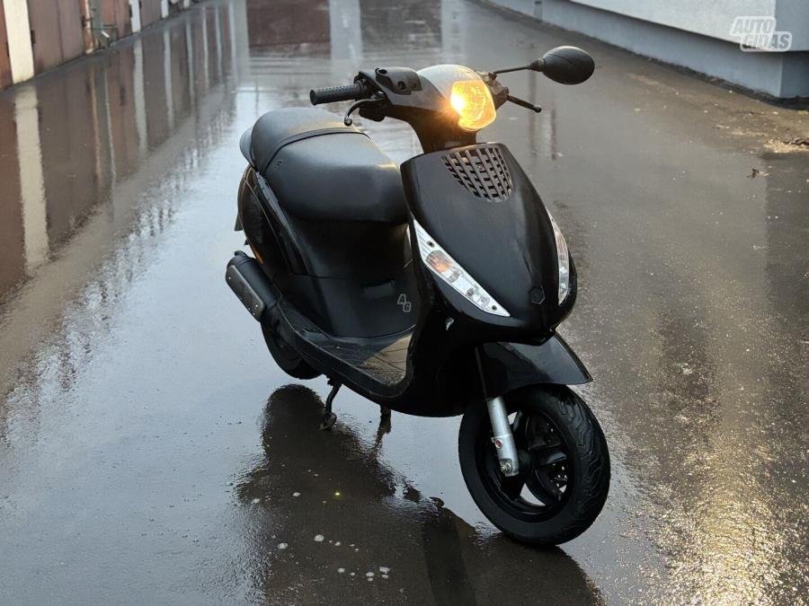Melns Piaggio ZIP 2010 Viļņa, ar dzinēja tilpumu 0.05 L un nobraukumu 15 tūkst. km par 750 €, foto 1 vietnē AUTOMOTO.COM.LV