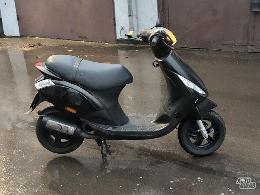 Melns Piaggio ZIP 2010 Viļņa, ar dzinēja tilpumu 0.05 L un nobraukumu 15 tūkst. km par 750 €, foto 2 vietnē AUTOMOTO.COM.LV