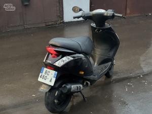 Melns Piaggio ZIP 2010 Viļņa, ar dzinēja tilpumu 0.05 L un nobraukumu 15 tūkst. km par 750 €, foto 3 vietnē AUTOMOTO.COM.LV