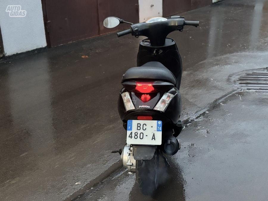 Melns Piaggio ZIP 2010 Viļņa, ar dzinēja tilpumu 0.05 L un nobraukumu 15 tūkst. km par 750 €, foto 4 vietnē AUTOMOTO.COM.LV