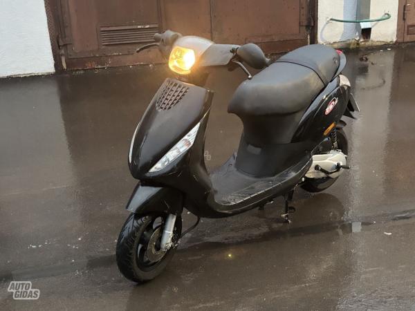 Черный Piaggio ZIP 2010 в Вильнюс, объемом двигателя 0.05 л и пробегом 15 тыс. км за 750 €, фото 7 на AUTOMOTO.COM.LV