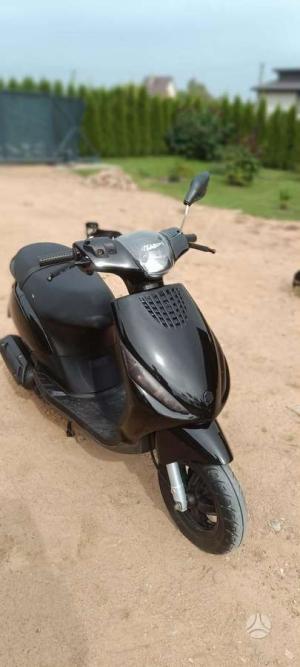 Black Piaggio ZIP 2010 in Taurage, with an engine capacity of 49.00 L and mileage of 4 thousand km for 1150 €, photo  on AUTOMOTO.COM.LV
