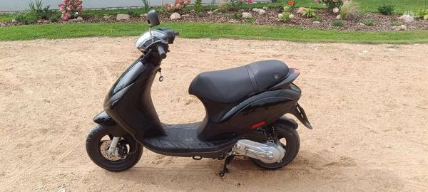 Черный Piaggio ZIP 2010 в Таураге, объемом двигателя 49.00 л и пробегом 4 тыс. км за 1150 €, фото 4 на AUTOMOTO.COM.LV