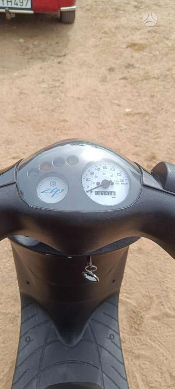 Черный Piaggio ZIP 2010 в Таураге, объемом двигателя 49.00 л и пробегом 4 тыс. км за 1150 €, фото 6 на AUTOMOTO.COM.LV