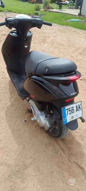 Black Piaggio ZIP 2010 in Taurage, with an engine capacity of 49.00 L and mileage of 4 thousand km for 1150 €, photo 10 on AUTOMOTO.COM.LV