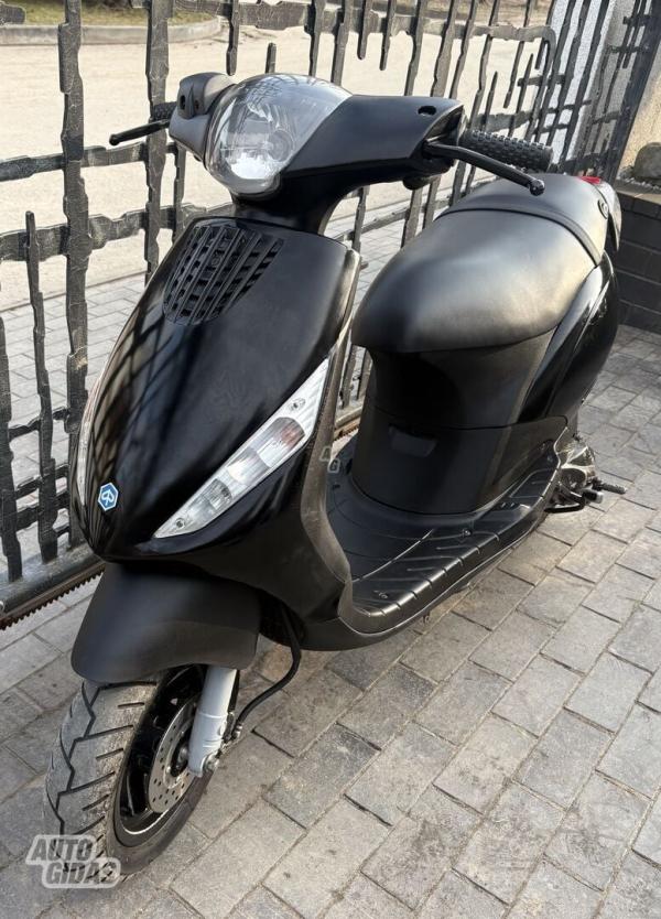 Черный Piaggio ZIP 2011 в Каунас, объемом двигателя 0.05 л и пробегом 31 тыс. км за 880 €, фото 4 на AUTOMOTO.COM.LV