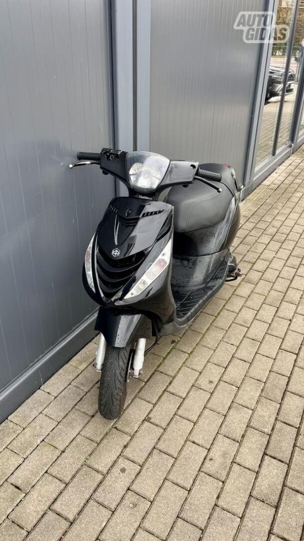 Melns Piaggio ZIP 2012 Viļņa, ar dzinēja tilpumu 0.05 L un nobraukumu 8 tūkst. km par 1030 €, foto 1 vietnē AUTOMOTO.COM.LV