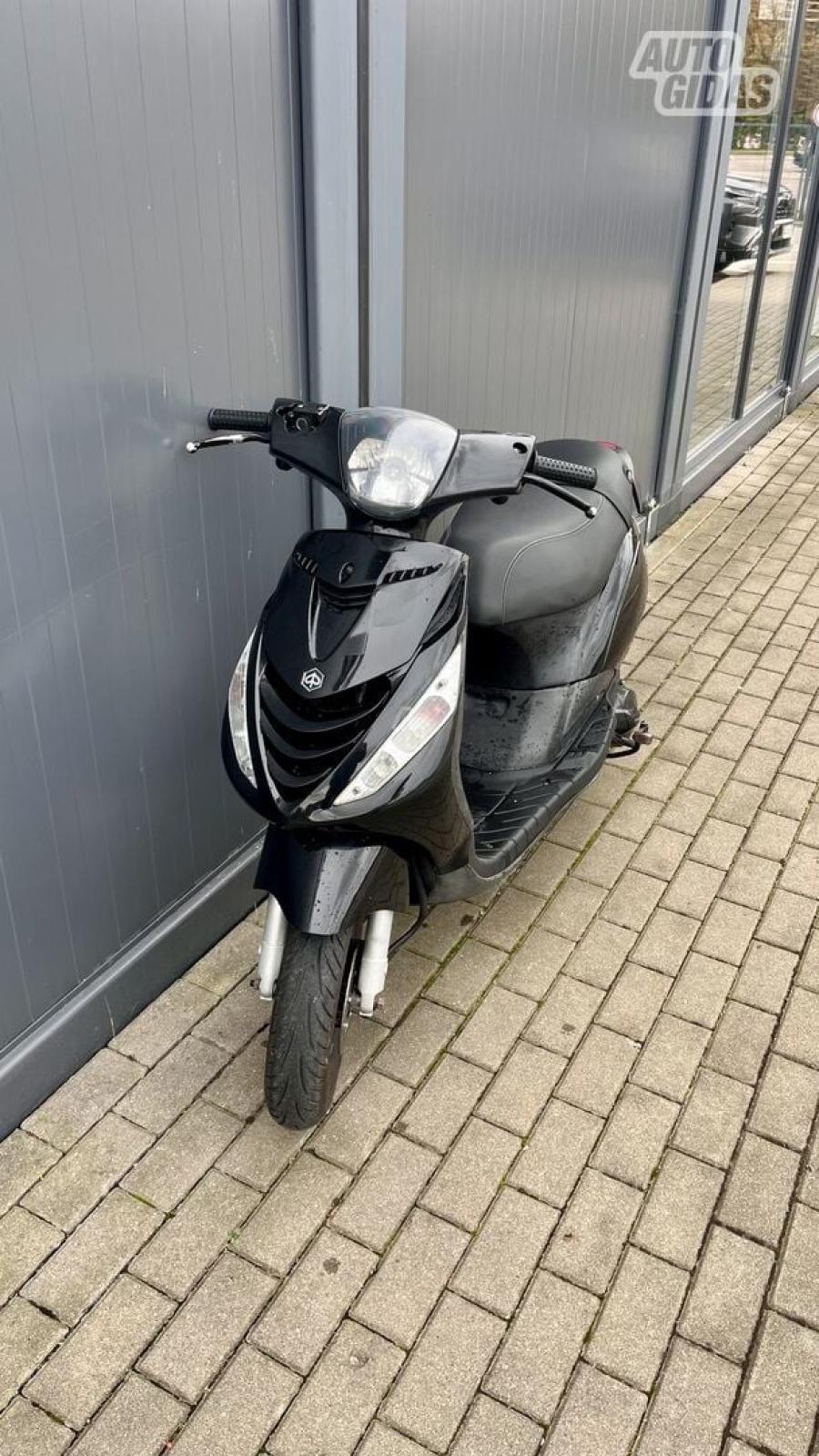Melns Piaggio ZIP 2012 Viļņa, ar dzinēja tilpumu 0.05 L un nobraukumu 8 tūkst. km par 1030 €, foto 1 vietnē AUTOMOTO.COM.LV