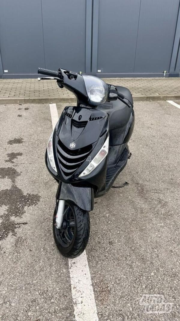 Melns Piaggio ZIP 2012 Viļņa, ar dzinēja tilpumu 0.05 L un nobraukumu 8 tūkst. km par 1030 €, foto 3 vietnē AUTOMOTO.COM.LV