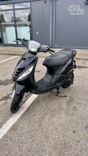 Melns Piaggio ZIP 2012 Viļņa, ar dzinēja tilpumu 0.05 L un nobraukumu 8 tūkst. km par 1030 €, foto 4 vietnē AUTOMOTO.COM.LV