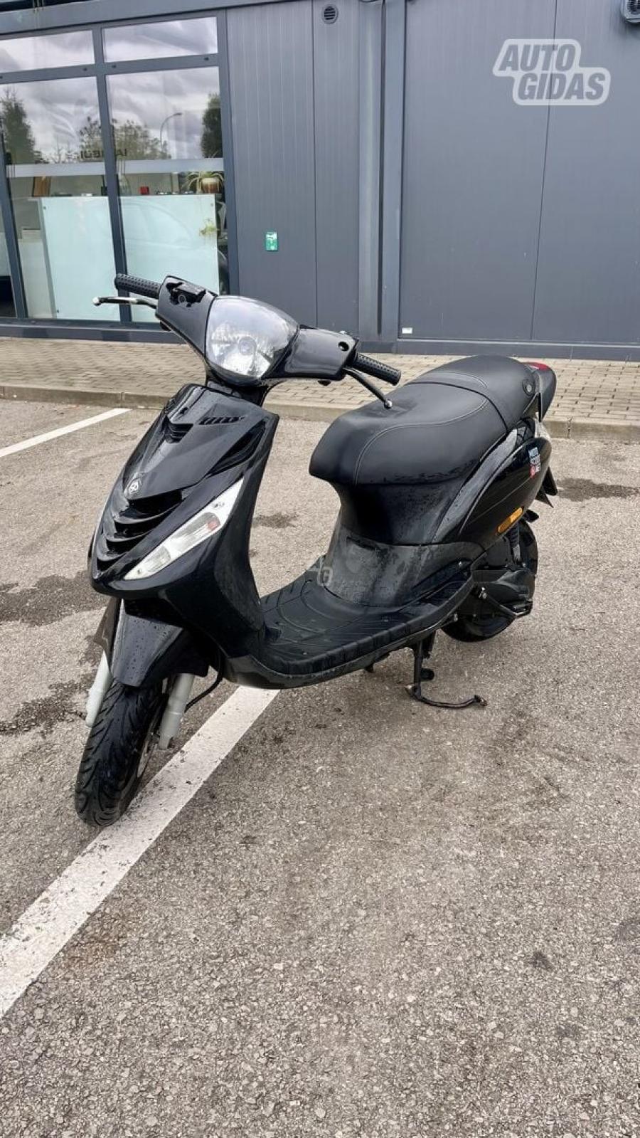 Melns Piaggio ZIP 2012 Viļņa, ar dzinēja tilpumu 0.05 L un nobraukumu 8 tūkst. km par 1030 €, foto 4 vietnē AUTOMOTO.COM.LV