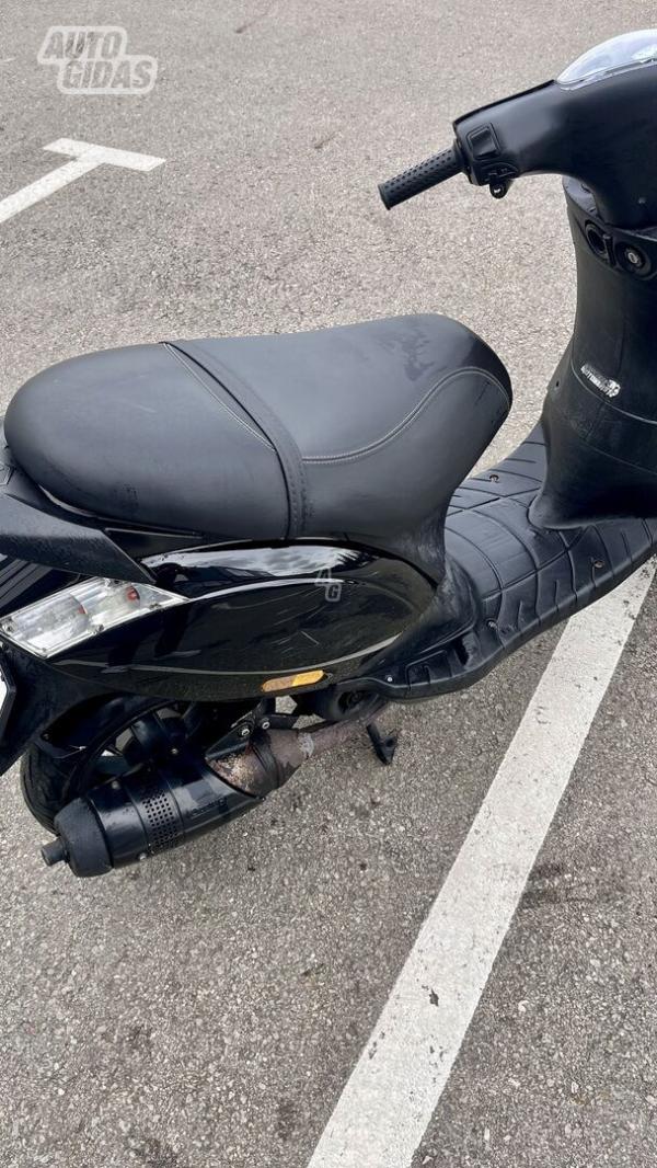Melns Piaggio ZIP 2012 Viļņa, ar dzinēja tilpumu 0.05 L un nobraukumu 8 tūkst. km par 1030 €, foto 6 vietnē AUTOMOTO.COM.LV