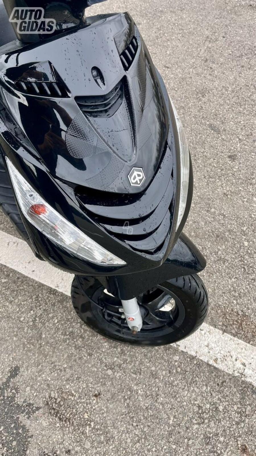 Melns Piaggio ZIP 2012 Viļņa, ar dzinēja tilpumu 0.05 L un nobraukumu 8 tūkst. km par 1030 €, foto 8 vietnē AUTOMOTO.COM.LV