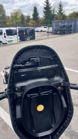 Melns Piaggio ZIP 2012 Viļņa, ar dzinēja tilpumu 0.05 L un nobraukumu 8 tūkst. km par 1030 €, foto 9 vietnē AUTOMOTO.COM.LV
