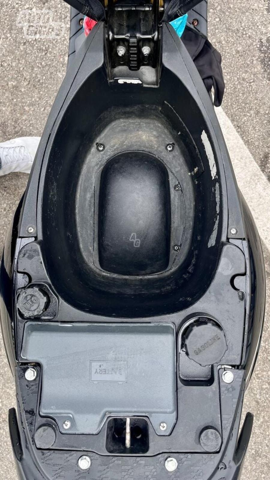 Melns Piaggio ZIP 2012 Viļņa, ar dzinēja tilpumu 0.05 L un nobraukumu 8 tūkst. km par 1030 €, foto 10 vietnē AUTOMOTO.COM.LV