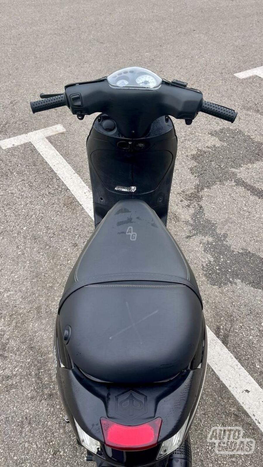 Melns Piaggio ZIP 2012 Viļņa, ar dzinēja tilpumu 0.05 L un nobraukumu 8 tūkst. km par 1030 €, foto 12 vietnē AUTOMOTO.COM.LV