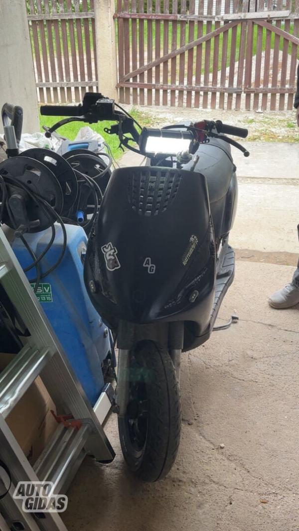Черный Piaggio ZIP 2014 в Таураге, объемом двигателя 0.07 л и пробегом 14 тыс. км за 1200 €, фото 3 на AUTOMOTO.COM.LV