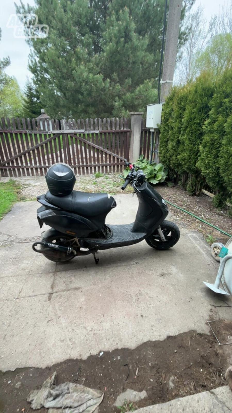 Черный Piaggio ZIP 2014 в Таураге, объемом двигателя 0.07 л и пробегом 14 тыс. км за 1200 €, фото 5 на AUTOMOTO.COM.LV