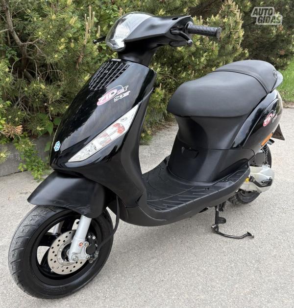 Black Piaggio ZIP 2016 in Kaunas, with an engine capacity of 0.05 L and mileage of 12 thousand km for 1199 €, photo 1 on AUTOMOTO.COM.LV