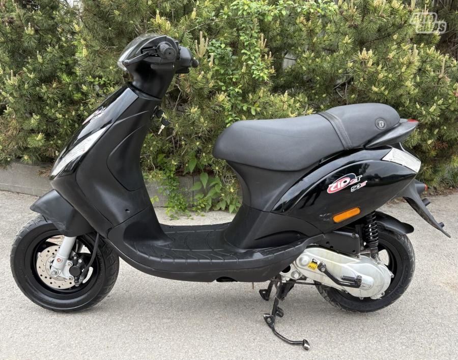 Melns Piaggio ZIP 2016 Kauņa, ar dzinēja tilpumu 0.05 L un nobraukumu 12 tūkst. km par 1199 €, foto 3 vietnē AUTOMOTO.COM.LV