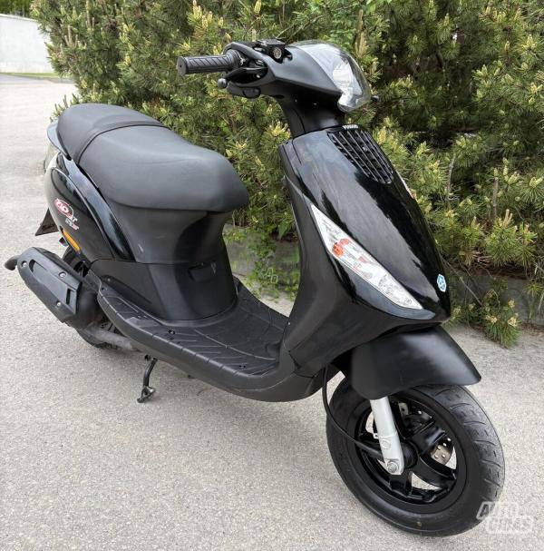 Black Piaggio ZIP 2016 in Kaunas, with an engine capacity of 0.05 L and mileage of 12 thousand km for 1199 €, photo 7 on AUTOMOTO.COM.LV