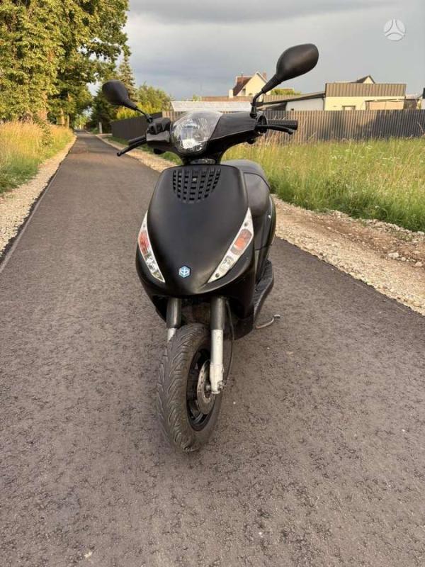 Melns Piaggio ZIP 2018 Panevēža, ar dzinēja tilpumu 50.00 L un nobraukumu 18 tūkst. km par 700 €, foto 1 vietnē AUTOMOTO.COM.LV
