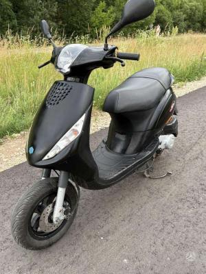 Melns Piaggio ZIP 2018 Panevēža, ar dzinēja tilpumu 50.00 L un nobraukumu 18 tūkst. km par 700 €, foto 3 vietnē AUTOMOTO.COM.LV