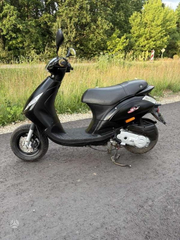 Melns Piaggio ZIP 2018 Panevēža, ar dzinēja tilpumu 50.00 L un nobraukumu 18 tūkst. km par 700 €, foto 3 vietnē AUTOMOTO.COM.LV