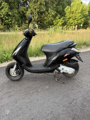 Melns Piaggio ZIP 2018 Panevēža, ar dzinēja tilpumu 50.00 L un nobraukumu 18 tūkst. km par 700 €, foto 4 vietnē AUTOMOTO.COM.LV