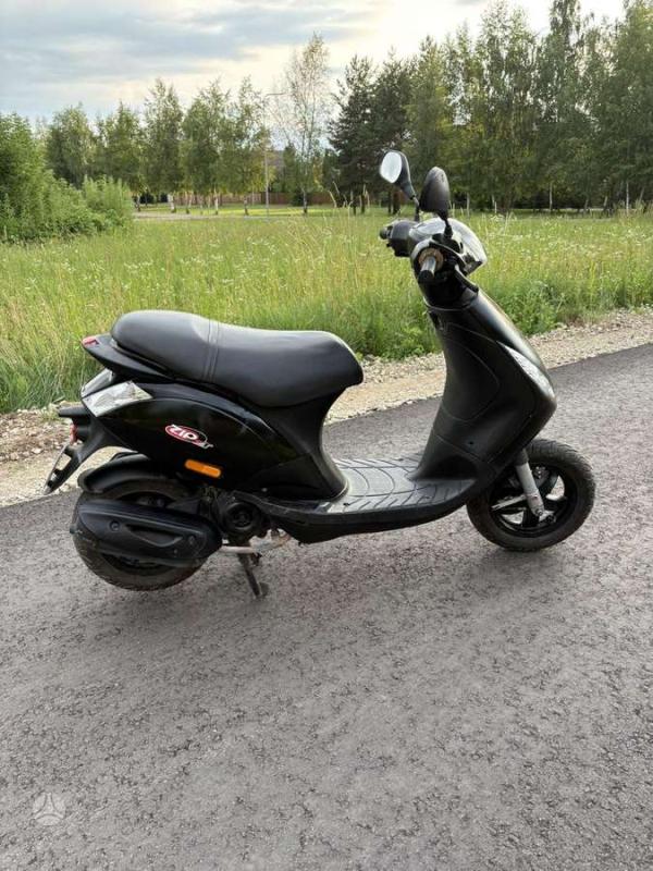 Melns Piaggio ZIP 2018 Panevēža, ar dzinēja tilpumu 50.00 L un nobraukumu 18 tūkst. km par 700 €, foto 4 vietnē AUTOMOTO.COM.LV