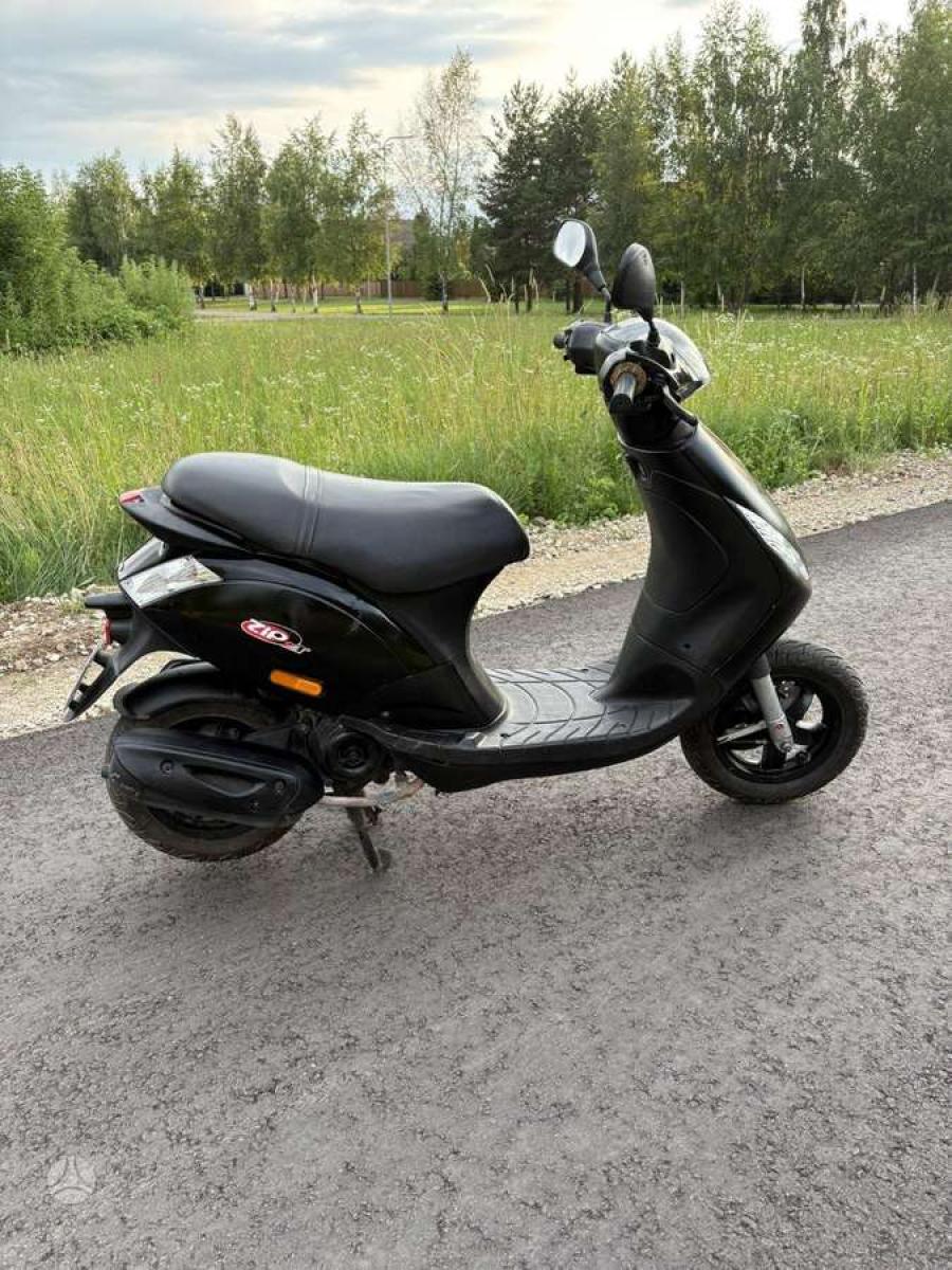 Melns Piaggio ZIP 2018 Panevēža, ar dzinēja tilpumu 50.00 L un nobraukumu 18 tūkst. km par 700 €, foto 5 vietnē AUTOMOTO.COM.LV