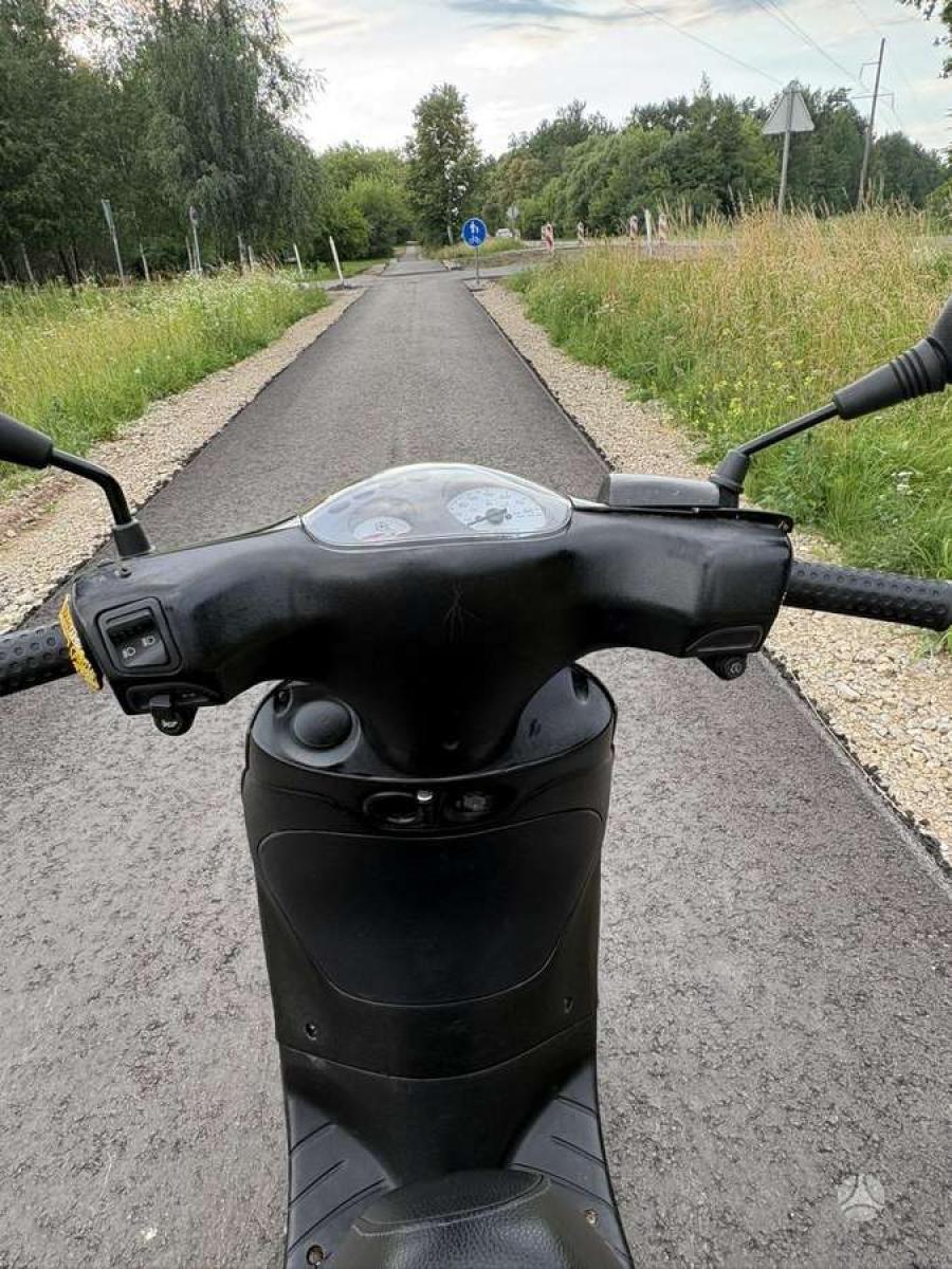 Melns Piaggio ZIP 2018 Panevēža, ar dzinēja tilpumu 50.00 L un nobraukumu 18 tūkst. km par 700 €, foto 11 vietnē AUTOMOTO.COM.LV