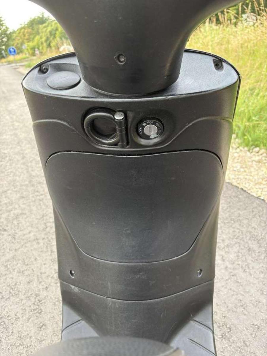 Melns Piaggio ZIP 2018 Panevēža, ar dzinēja tilpumu 50.00 L un nobraukumu 18 tūkst. km par 700 €, foto 13 vietnē AUTOMOTO.COM.LV