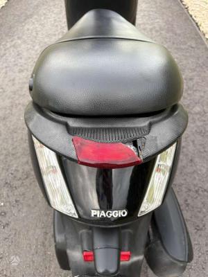 Melns Piaggio ZIP 2018 Panevēža, ar dzinēja tilpumu 50.00 L un nobraukumu 18 tūkst. km par 700 €, foto 16 vietnē AUTOMOTO.COM.LV
