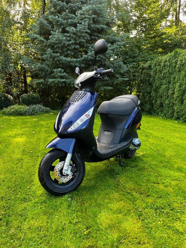 Piaggio ZIP 2016 в Кайшядорис на AUTOMOTO.COM.LV Синий Piaggio ZIP 2016 в Кайшядорис, объемом двигателя 50.00 л и пробегом 12 тыс. км за 950 €, фото 3 на AUTOMOTO.COM.LV