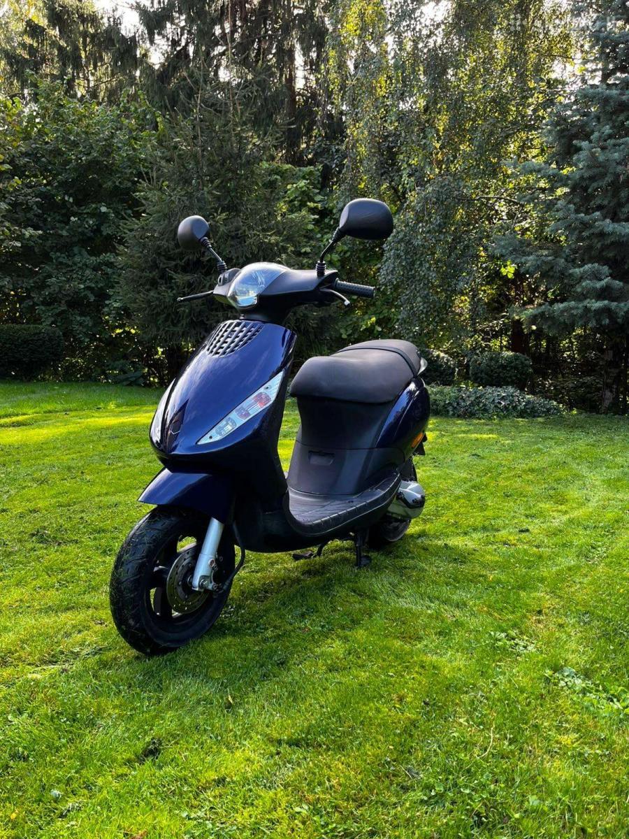 Синий Piaggio ZIP 2016 в Кайшядорис, объемом двигателя 50.00 л и пробегом 12 тыс. км за 950 €, фото 8 на AUTOMOTO.COM.LV