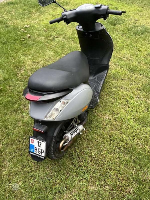 Серый Piaggio ZIP 2014 в Каунас, объемом двигателя 49.00 л и пробегом 10 тыс. км за 1199 €, фото 5 на AUTOMOTO.COM.LV