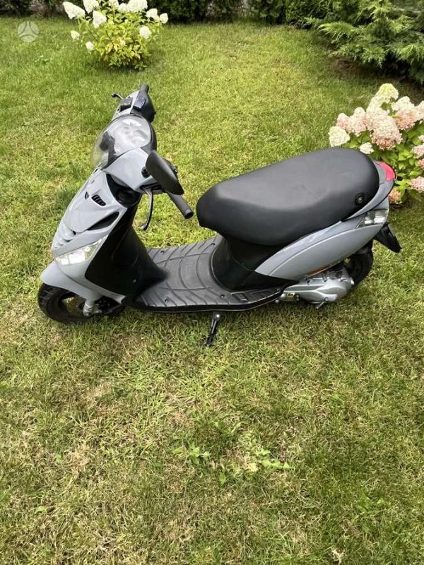 Серый Piaggio ZIP 2014 в Каунас, объемом двигателя 49.00 л и пробегом 10 тыс. км за 1199 €, фото 6 на AUTOMOTO.COM.LV