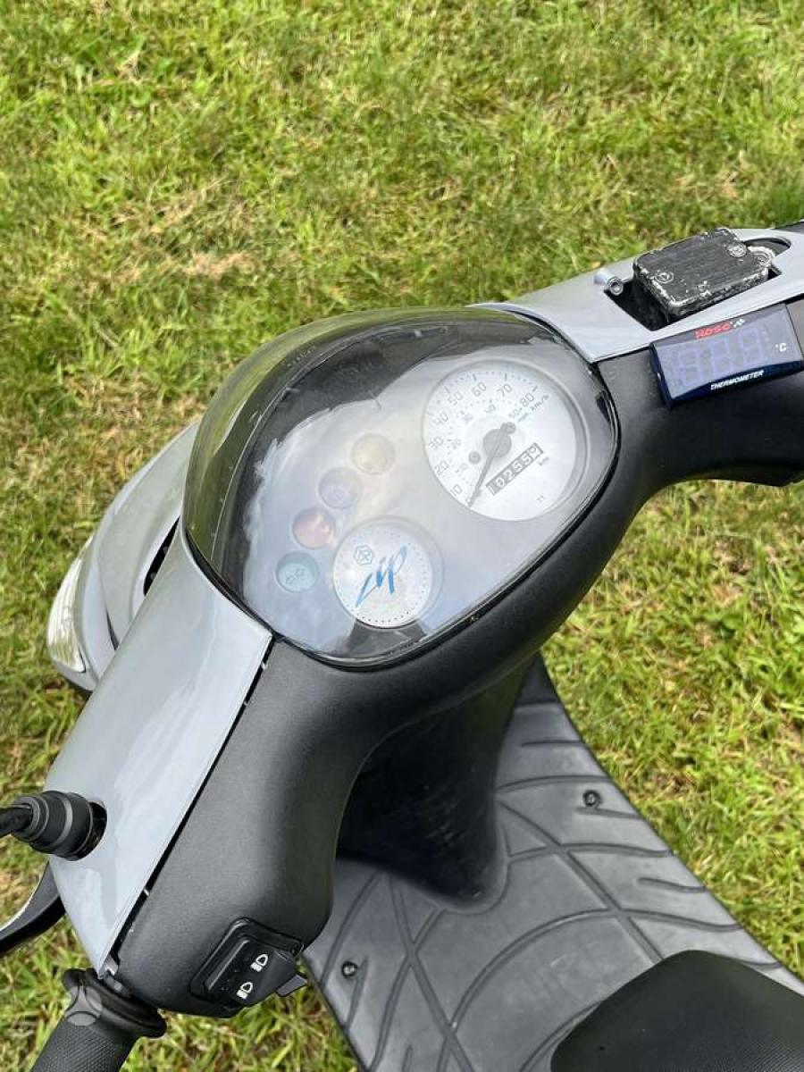 Grey Piaggio ZIP 2014 in Kaunas, with an engine capacity of 49.00 L and mileage of 10 thousand km for 1199 €, photo 10 on AUTOMOTO.COM.LV