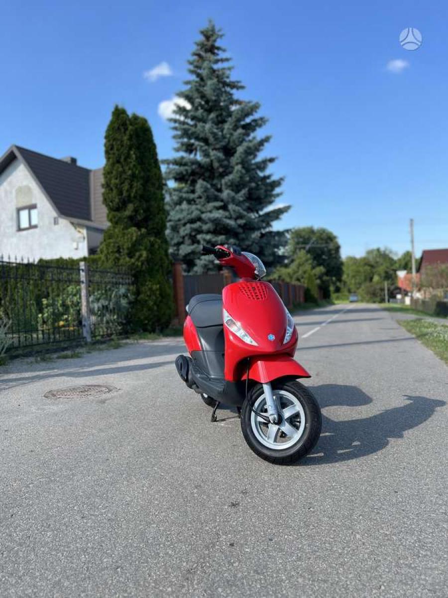 Piaggio ZIP 2004 Kauņa, ar dzinēja tilpumu 50.00 L un nobraukumu 4 tūkst. km par 1220 €, foto 1 vietnē AUTOMOTO.COM.LV