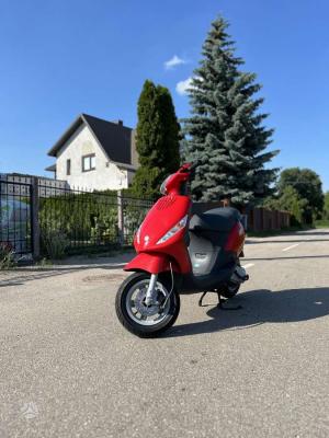 Piaggio ZIP 2004 Kauņa, ar dzinēja tilpumu 50.00 L un nobraukumu 4 tūkst. km par 1220 €, foto 3 vietnē AUTOMOTO.COM.LV