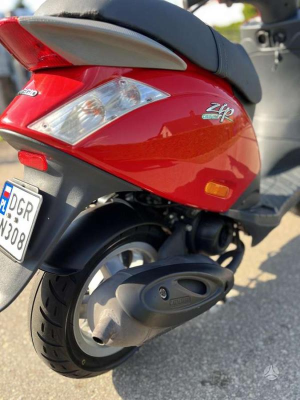 Piaggio ZIP 2004 Kauņa, ar dzinēja tilpumu 50.00 L un nobraukumu 4 tūkst. km par 1220 €, foto 5 vietnē AUTOMOTO.COM.LV