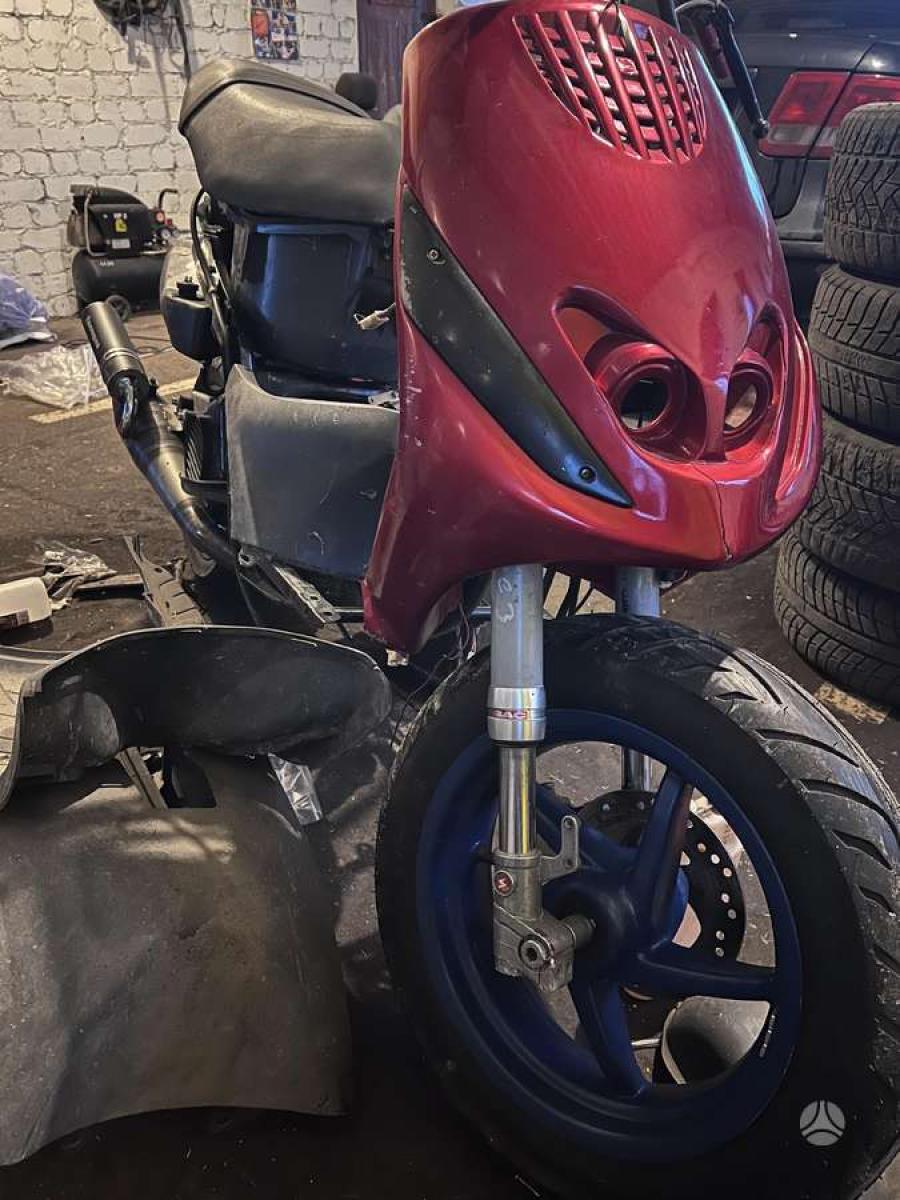 Piaggio ZIP 2007 Vilkaviškis, ar dzinēja tilpumu 0.15 L un nobraukumu 10 tūkst. km par 1300 €, foto 1 vietnē AUTOMOTO.COM.LV