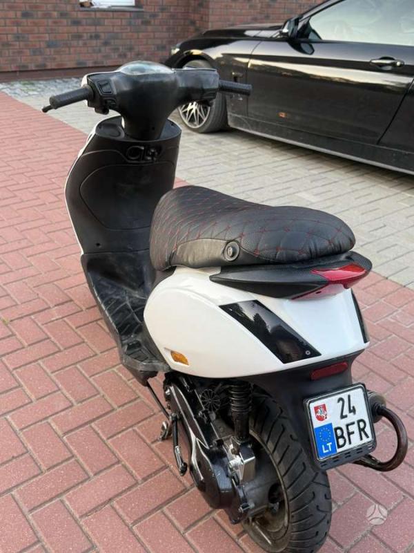 Piaggio ZIP 2010 Viļņa, ar dzinēja tilpumu 49.00 L un nobraukumu 243 tūkst. km par 1300 €, foto 3 vietnē AUTOMOTO.COM.LV