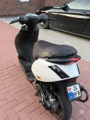 Piaggio ZIP 2010 Viļņa, ar dzinēja tilpumu 49.00 L un nobraukumu 243 tūkst. km par 1300 €, foto 4 vietnē AUTOMOTO.COM.LV