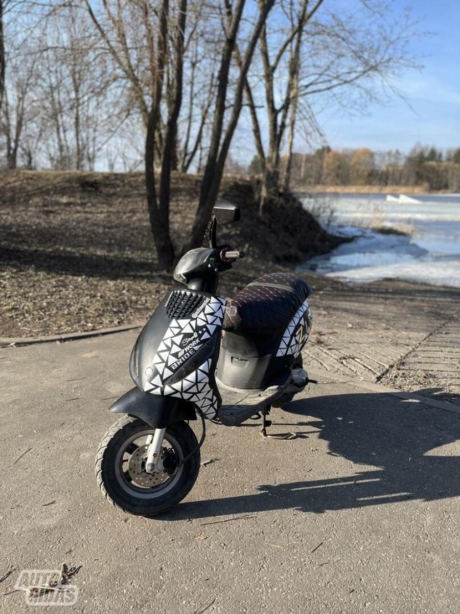 Piaggio ZIP 2013 Panevēža, ar dzinēja tilpumu 0.00 L un nobraukumu 0 tūkst. km par 1000 €, foto 2 vietnē AUTOMOTO.COM.LV