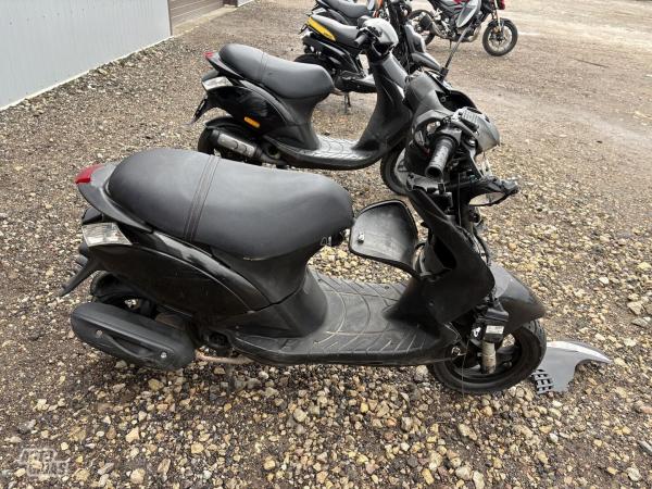 Piaggio ZIP 2019 Kelmė, ar dzinēja tilpumu 0.05 L un nobraukumu 6 tūkst. km par 365 €, foto 2 vietnē AUTOMOTO.COM.LV