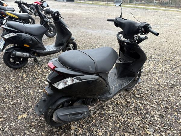 Piaggio ZIP 2019 Kelmė, ar dzinēja tilpumu 0.05 L un nobraukumu 6 tūkst. km par 365 €, foto 3 vietnē AUTOMOTO.COM.LV