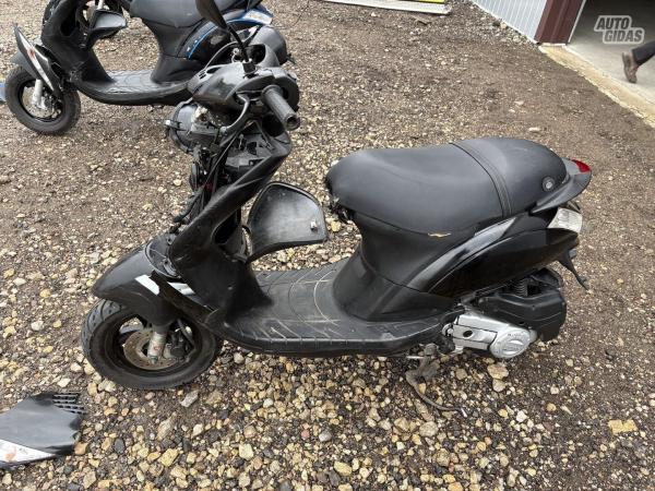 Piaggio ZIP 2019 Kelmė, ar dzinēja tilpumu 0.05 L un nobraukumu 6 tūkst. km par 365 €, foto 5 vietnē AUTOMOTO.COM.LV