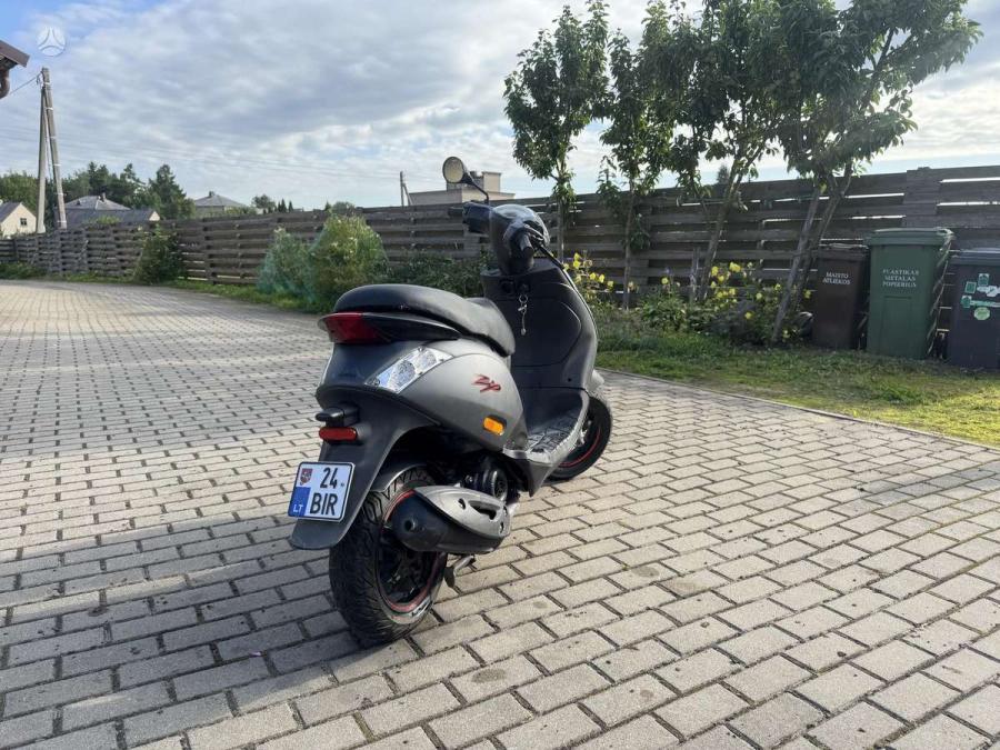 Piaggio ZIP 2021 Kupiškis, ar dzinēja tilpumu 49.00 L un nobraukumu 10 tūkst. km par 1200 €, foto 1 vietnē AUTOMOTO.COM.LV